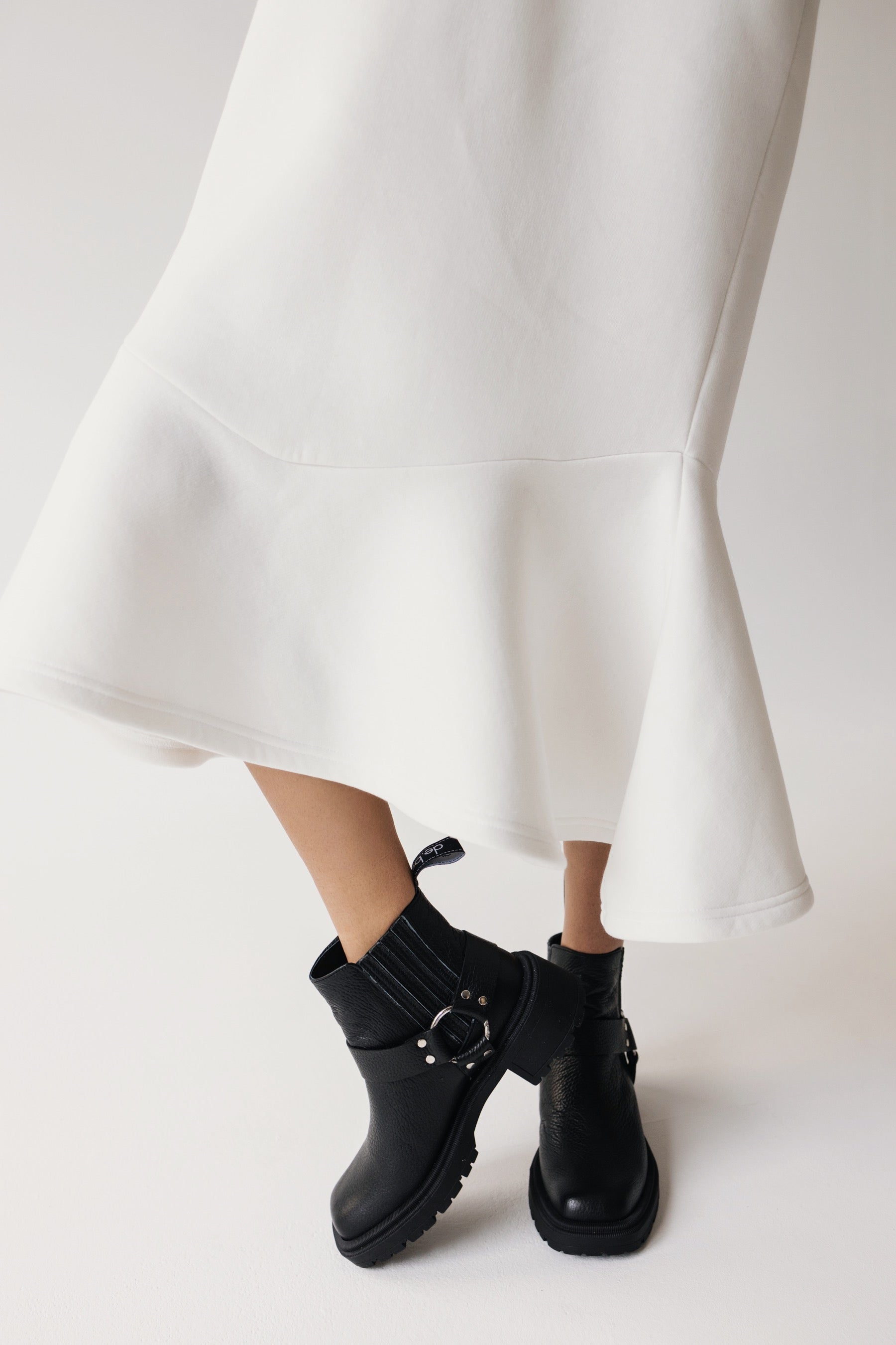 COLLETTE BLACK LEATHER CHELSEA BOOTS – debour